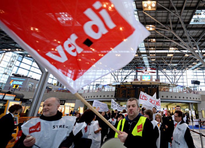 Verdi fordert mehr Lohn für Bodendienste - Proteste an Flughäfen ...