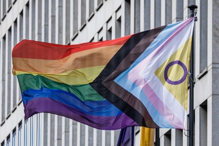 «Be Pride Like Ukraine» - Ukrainischer Truck beim Berliner CSD