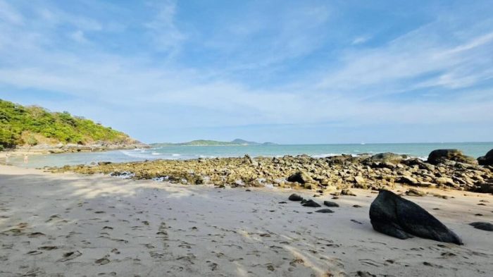 Razzien am Freedom Beach in Karon, Phuket, Thailand