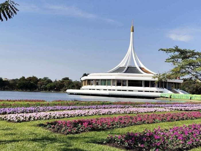 Blütenpracht im Suan Luang Rama IX Park, Thailand, Bangkok